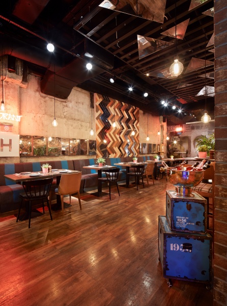 KLANdestin - Restaurant și Bar | Titan